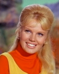 Childhood Crushes | Logos con carne